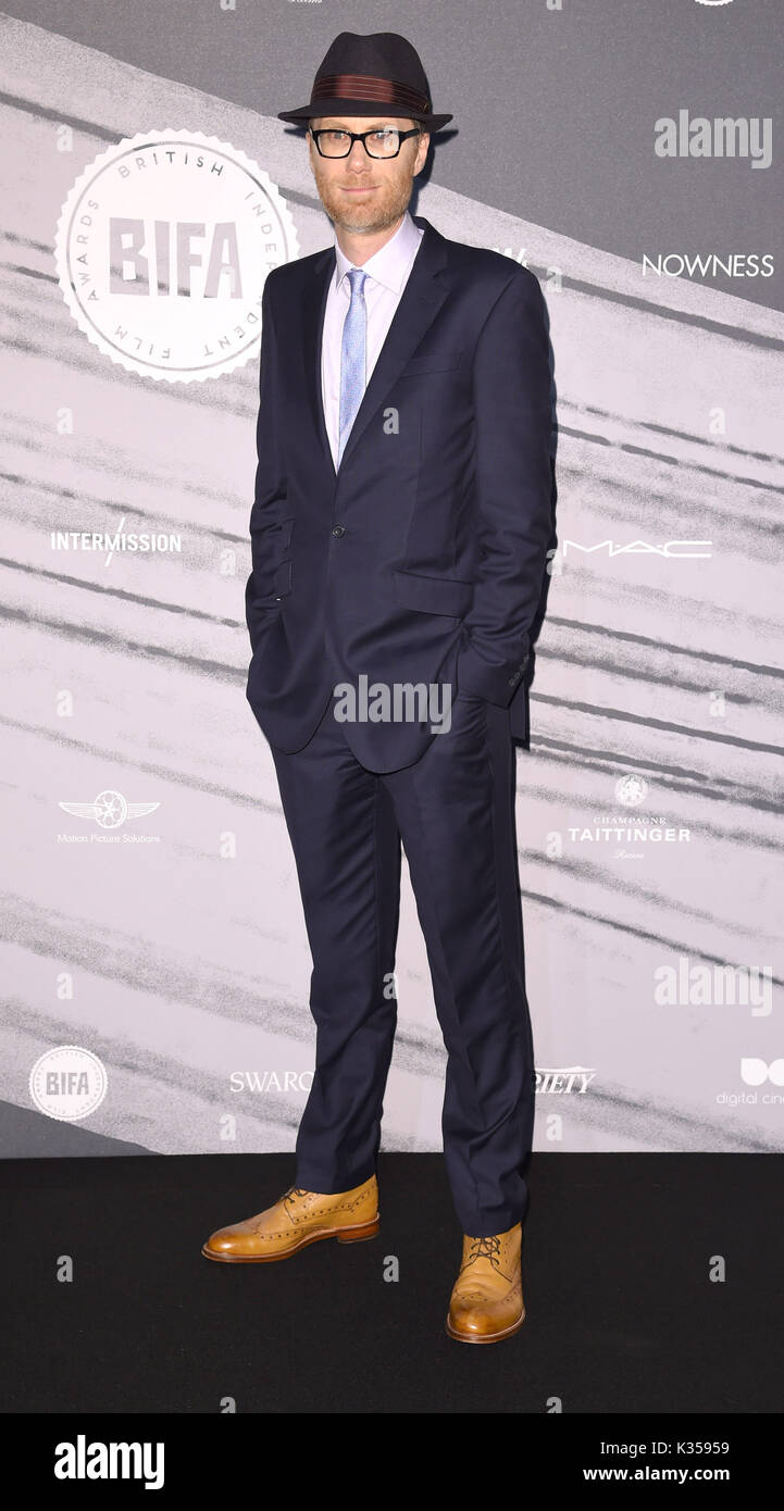 Photo Must Be Credited ©Alpha Press 079965 04/01/2016 Stephen Merchant ...