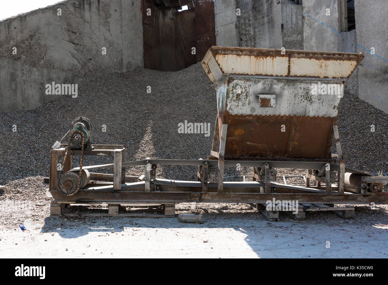 Aggregate materials hi-res stock photography and images - Alamy
