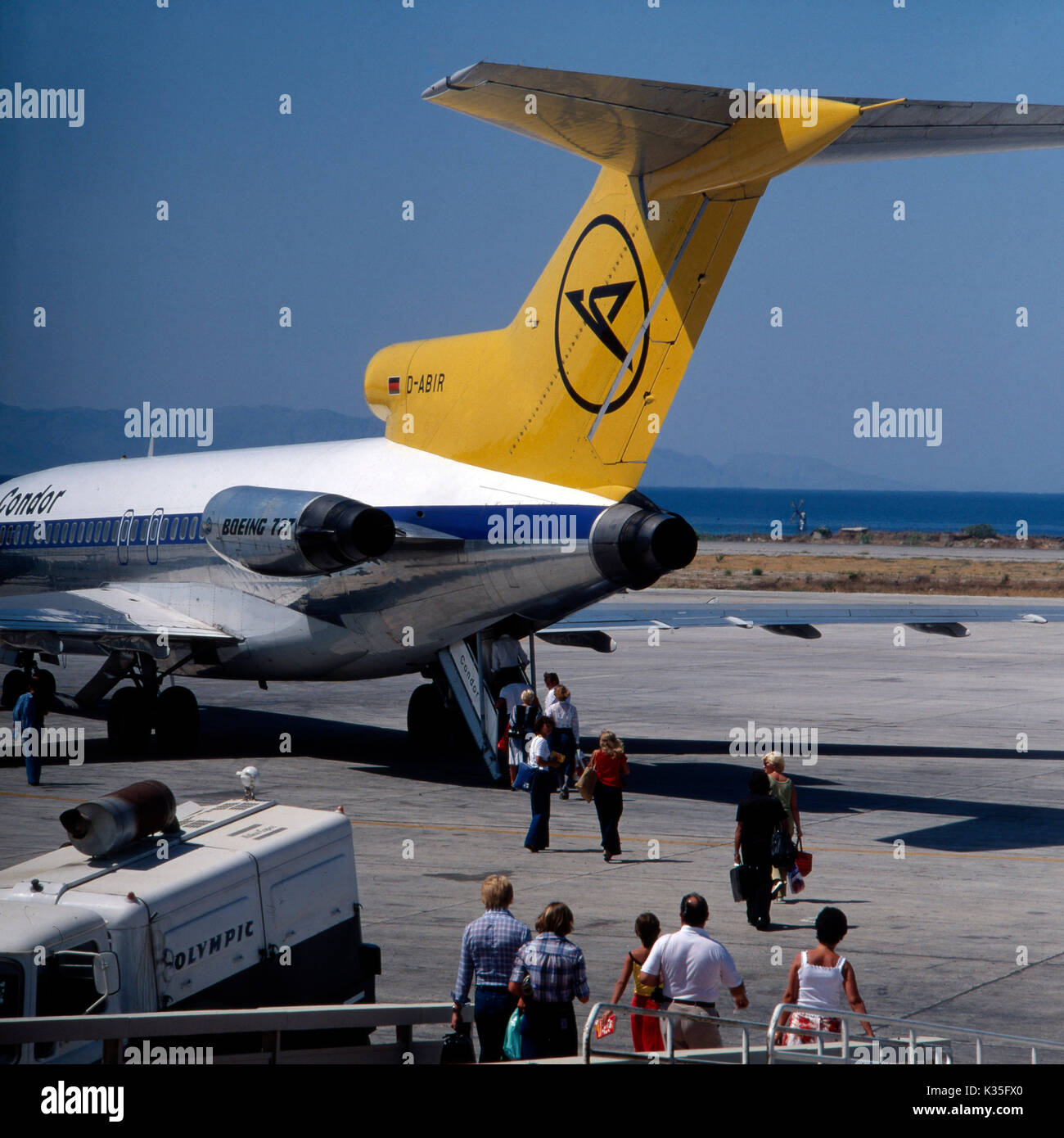Airplane passengers 1980s hi-res stock photography and images - Alamy