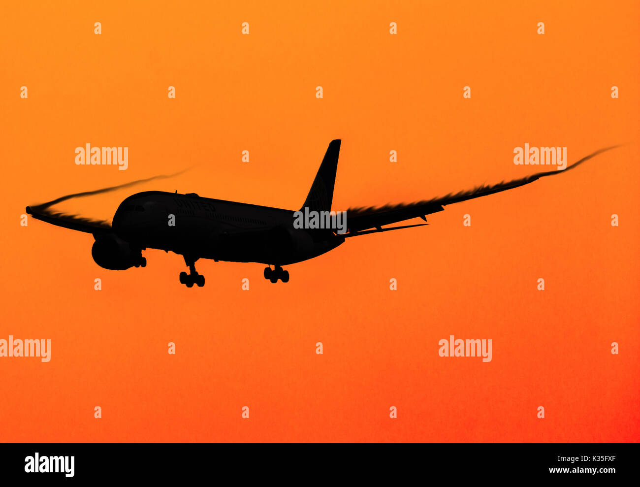 Airplane in sunset hi-res stock photography and images - Alamy