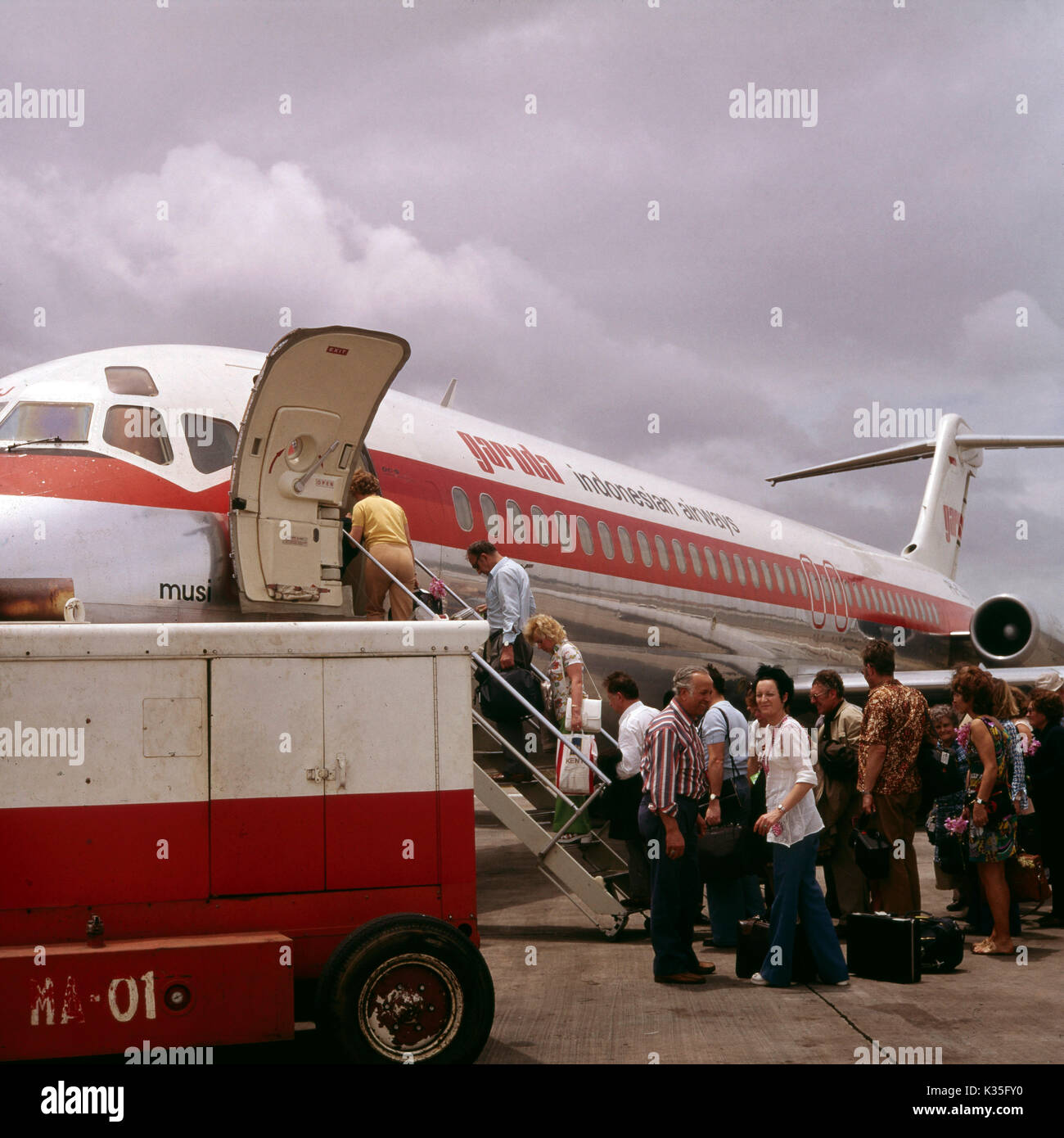 Airplane passengers 1980s hi-res stock photography and images - Alamy