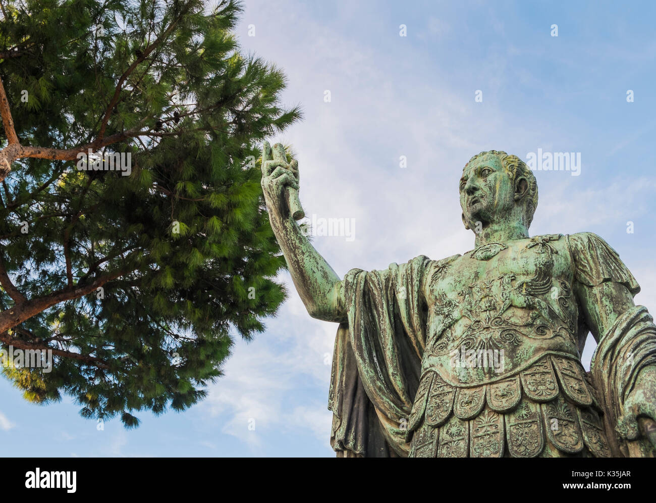 bronze statue of gaius julius caesar Stock Photo - Alamy