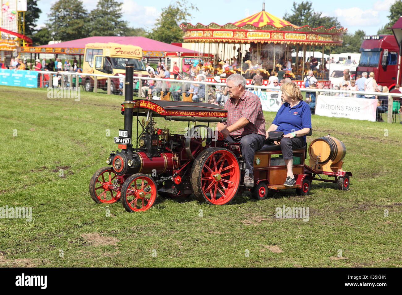 Miniature steam traction engines hi-res stock photography and images ...