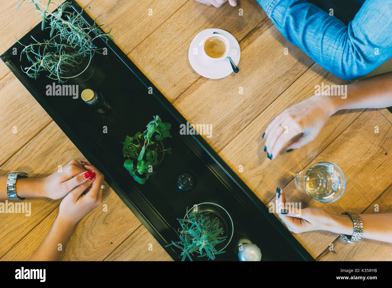 Breakfast friends group hi-res stock photography and images - Alamy