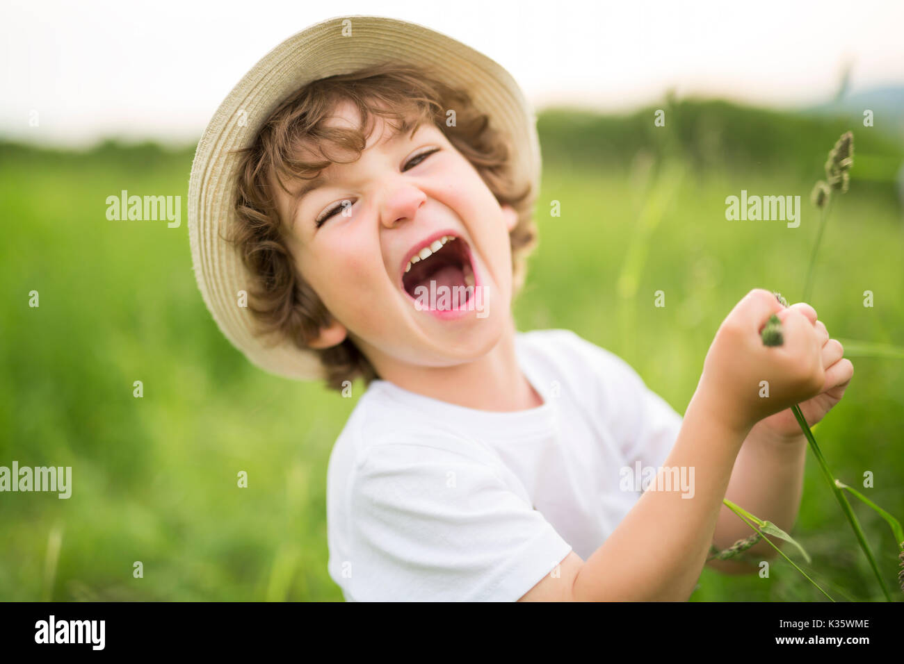 Kid summer hat hi-res stock photography and images - Alamy