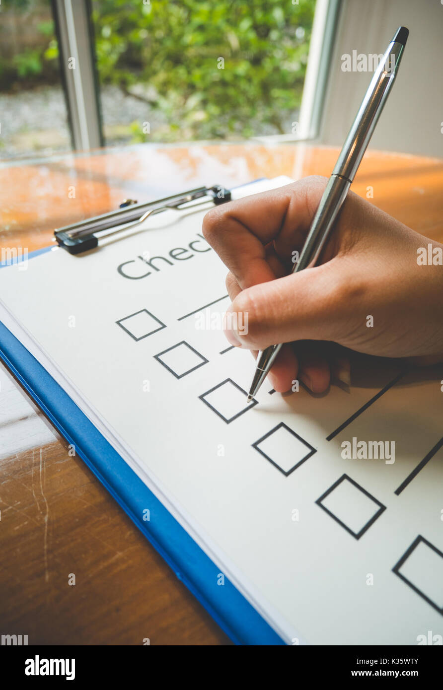 Check list hand hi-res stock photography and images - Alamy