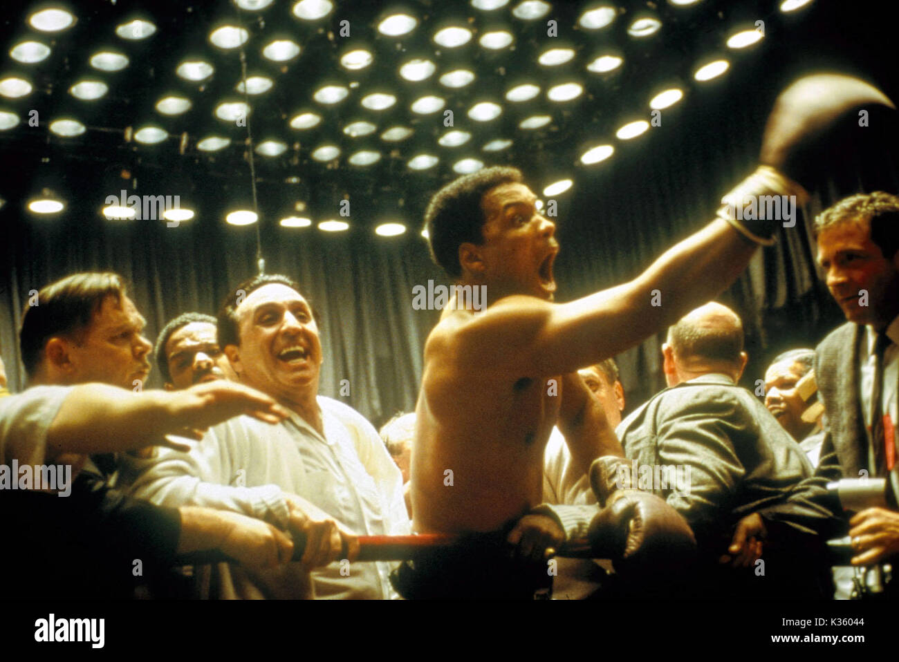 ALI RON SILVER , WILL SMITH as Muhammad Ali Date: 2001 Stock Photo - Alamy