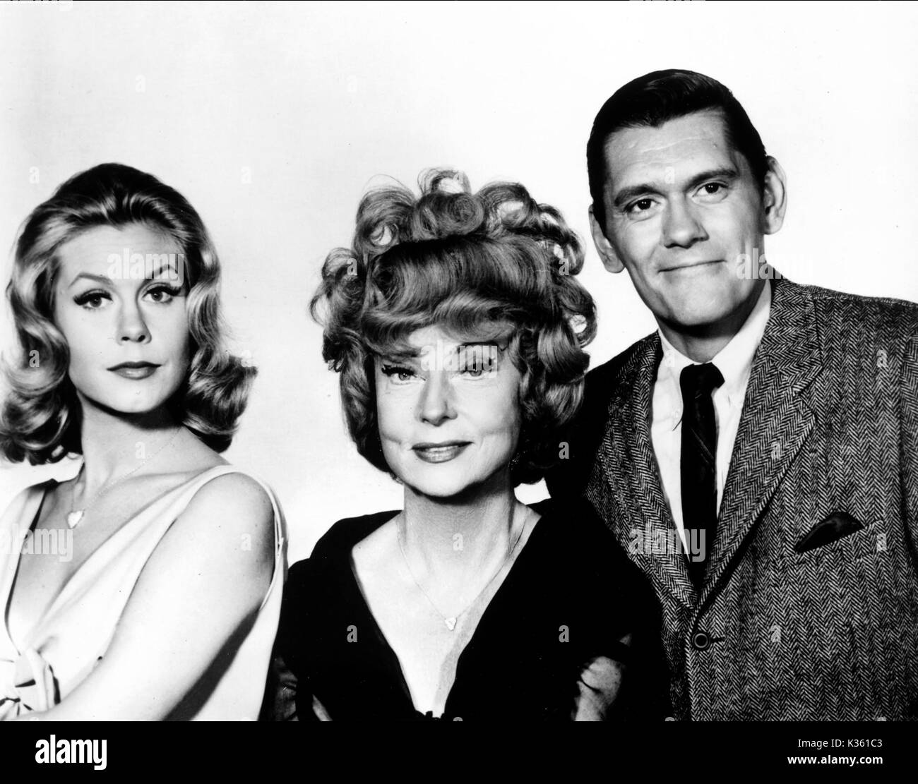 BEWITCHED ELIZABETH MONTGOMERY, AGNES MOOREHEAD, DICK YORK Stock Photo ...