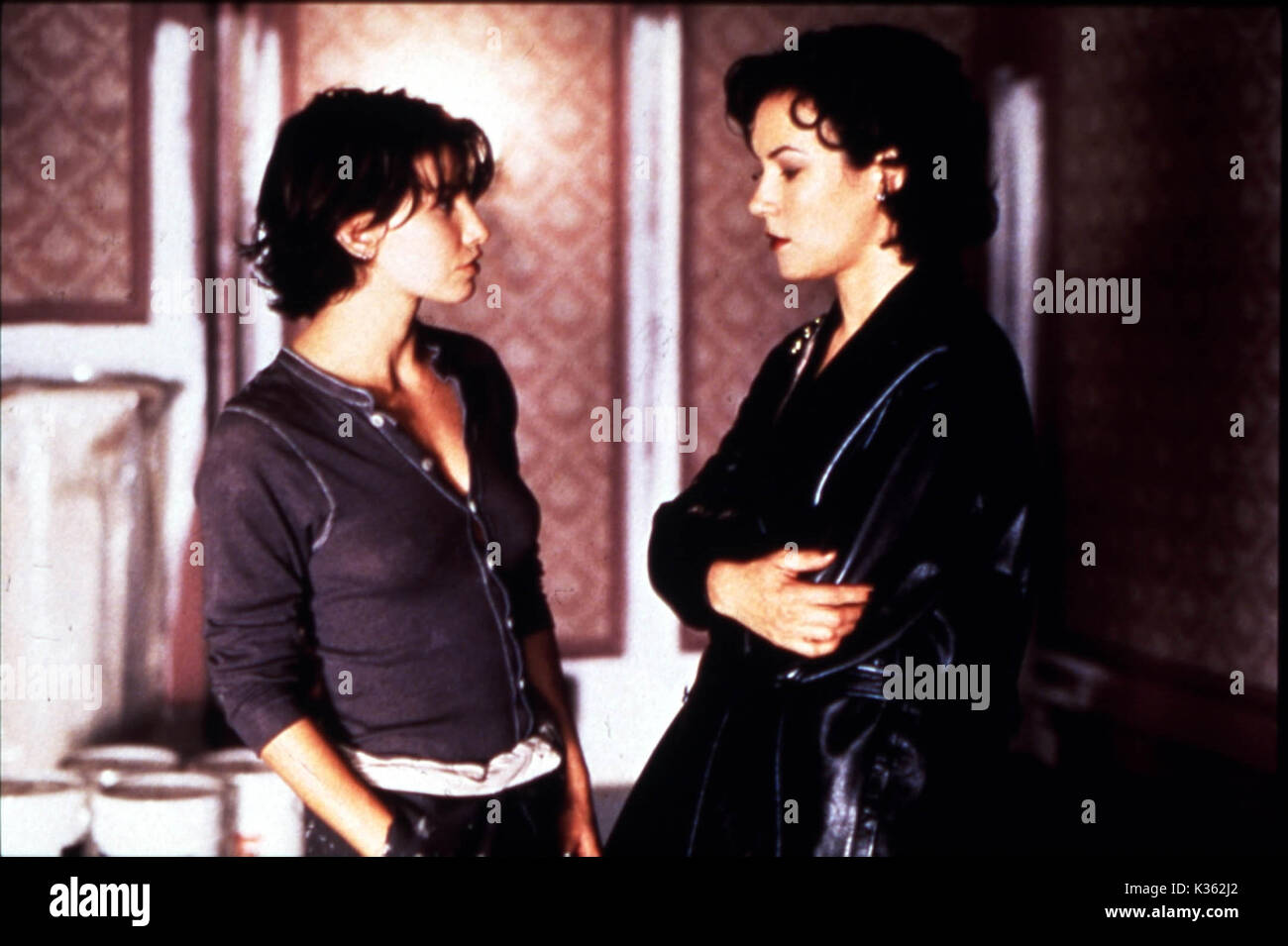 Gina gershon hi-res stock photography and images - Alamy