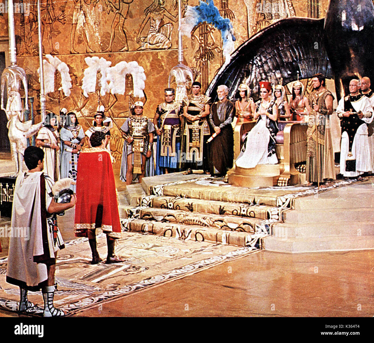 Elizabeth taylor cleopatra film still hi-res stock photography and ...