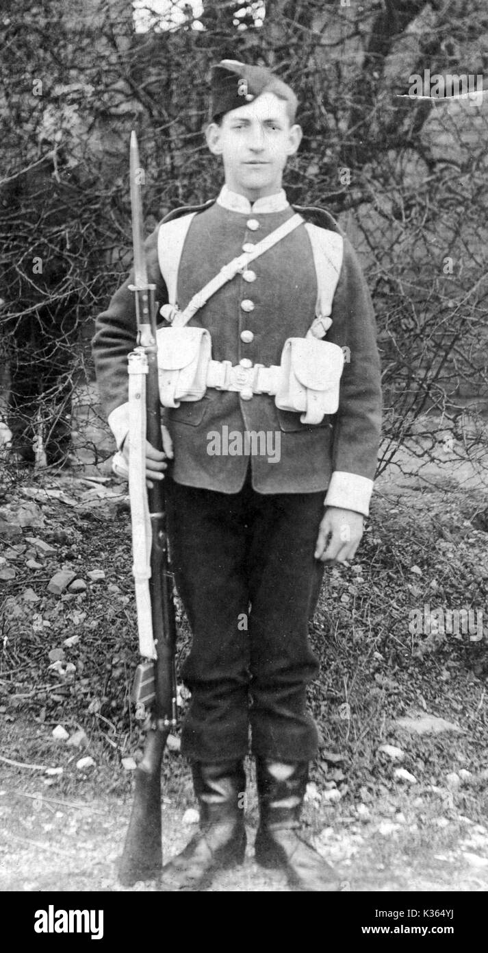 Victorian infantry soldier with rifle and bayonet Stock Photo - Alamy