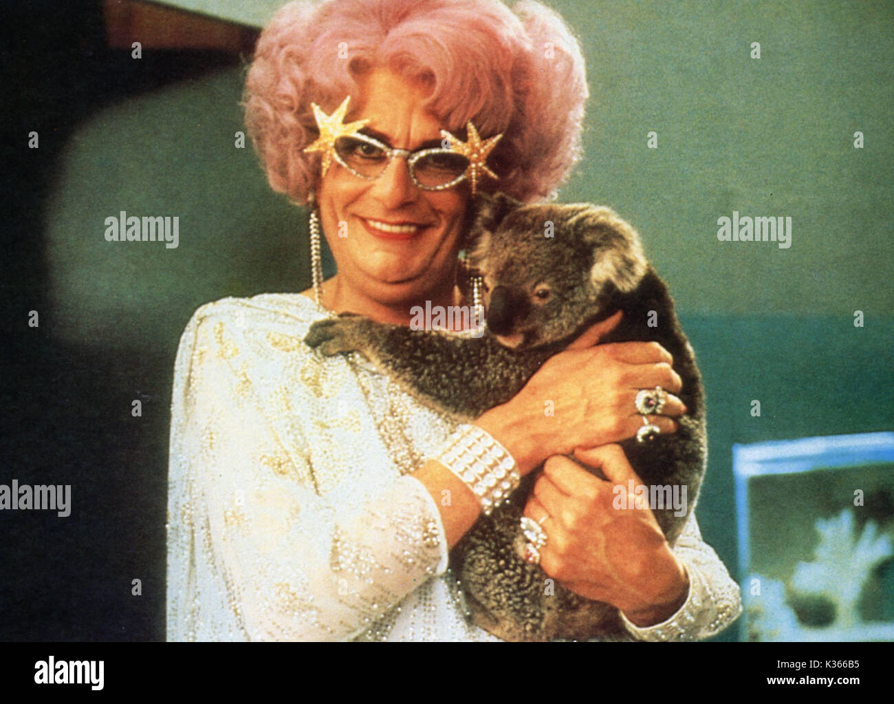 Dame edna hi-res stock photography and images - Alamy
