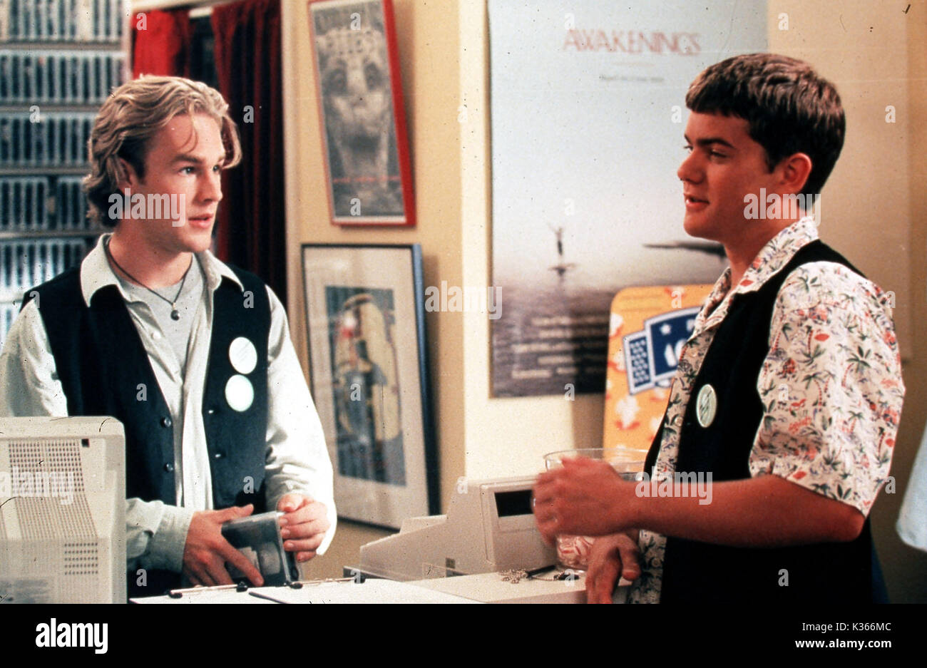 DAWSON'S CREEK [TV] James Van Der Beek and Joshua Jackson Stock Photo ...