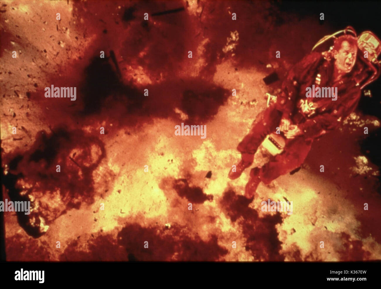 Die hard 2 1990 hi-res stock photography and images - Alamy