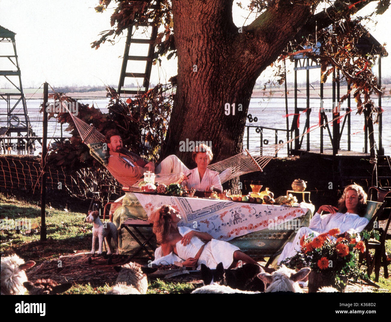 Drowning by Numbers L-R, BERNARD HIILL, JOELY RICHARDSON, JOAN ...