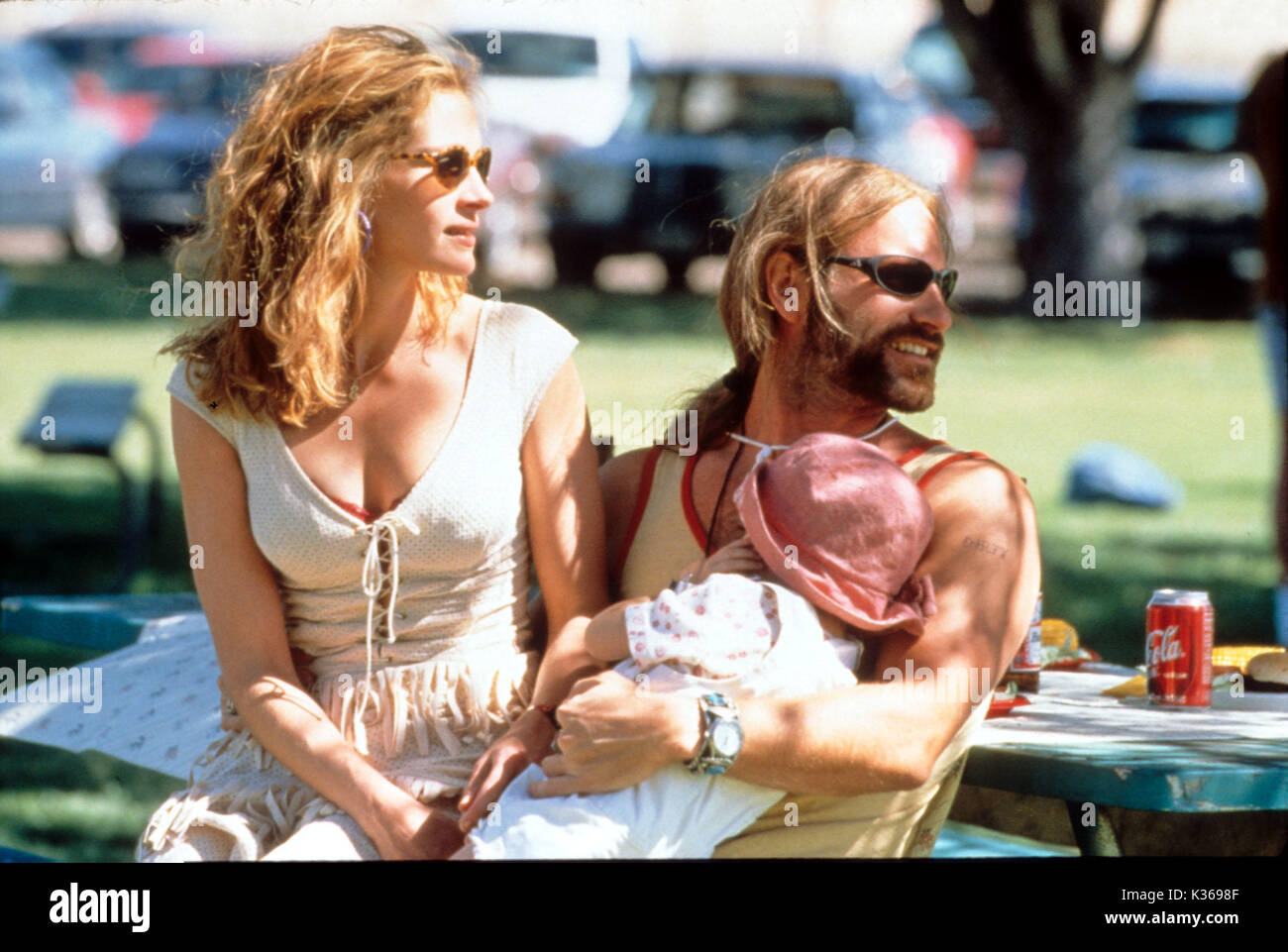 ERIN BROCKOVICH JULIA ROBERTS, AARON ECKHART COCA COLA ERIN BROCKOVICH ...