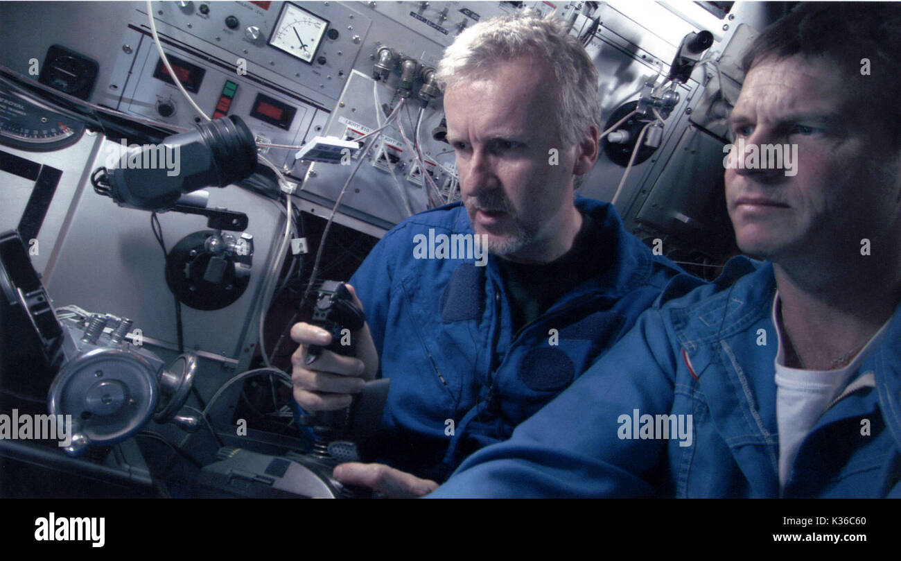 GHOSTS OF THE ABYSS WALT DISNEY PICTURES JAMES CAMERON , BILL PAXTON as ...