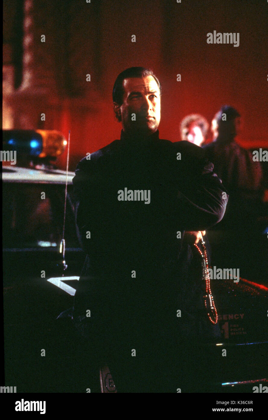 THE GLIMMER MAN WARNER BROS STEVEN SEAGAL Date: 1996 Stock Photo - Alamy