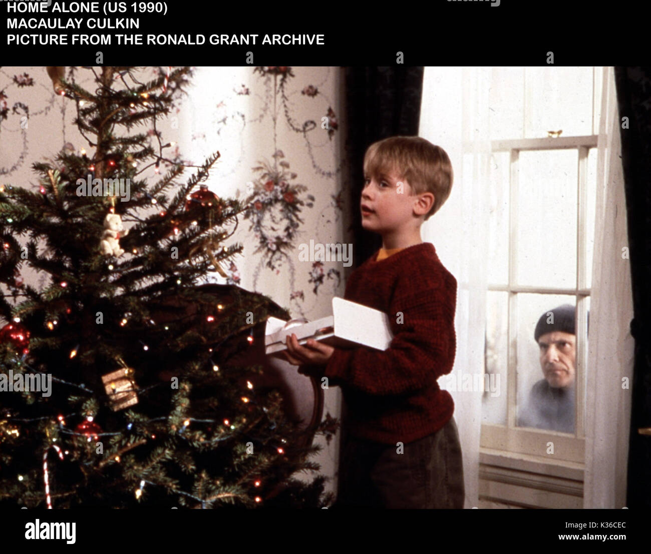 HOME ALONE MACAULAY CULKIN Date: 1990 Stock Photo - Alamy