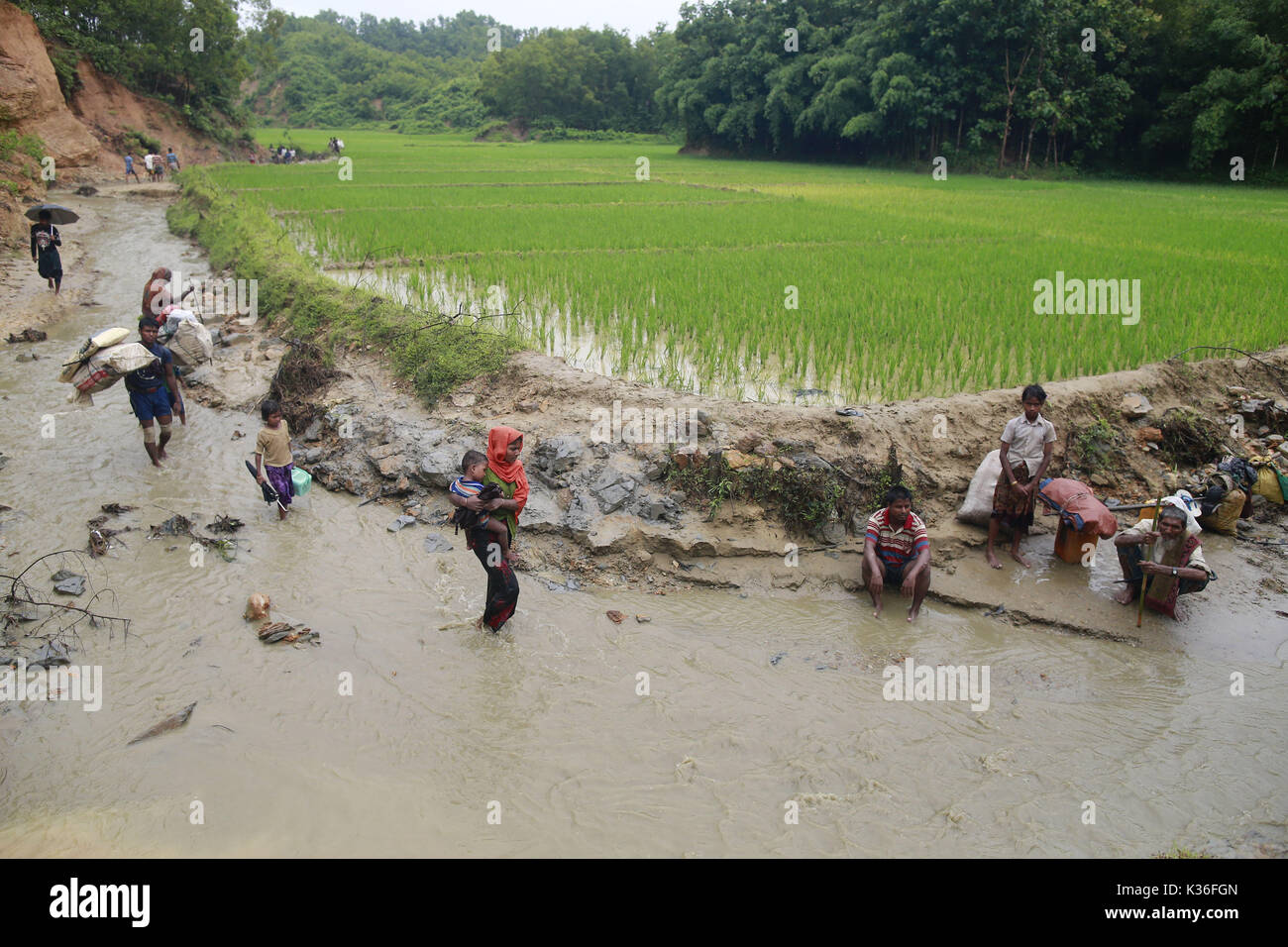 Ukhiya, Bangladesh. 1st Sep, 2017. Members of Myanmar's Muslim Rohingya ...