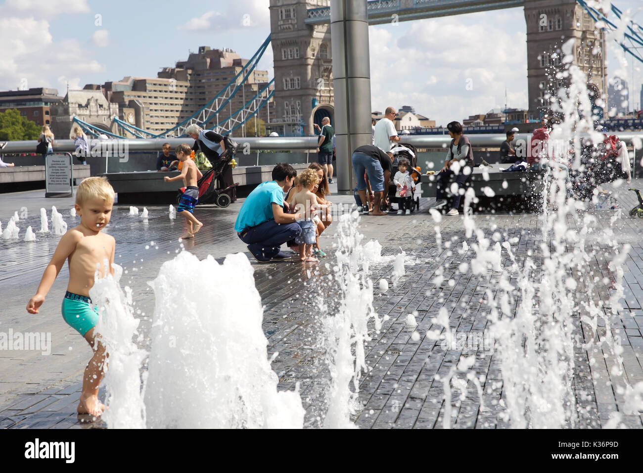 London, UK. 2nd Sep, 2017. Children play in water fountains by Tower ...