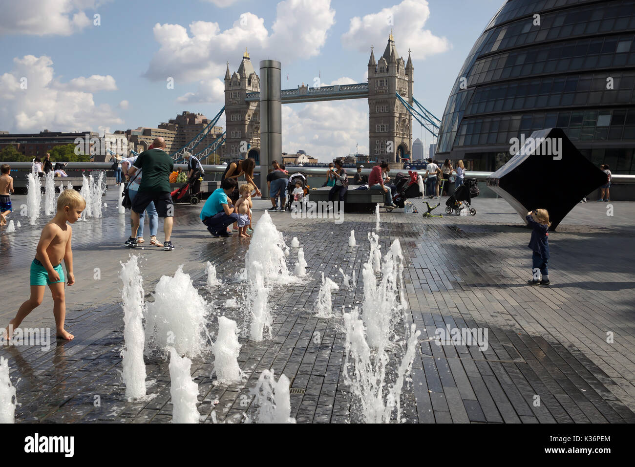 London, UK. 2nd Sep, 2017. Children play in water fountains by Tower ...