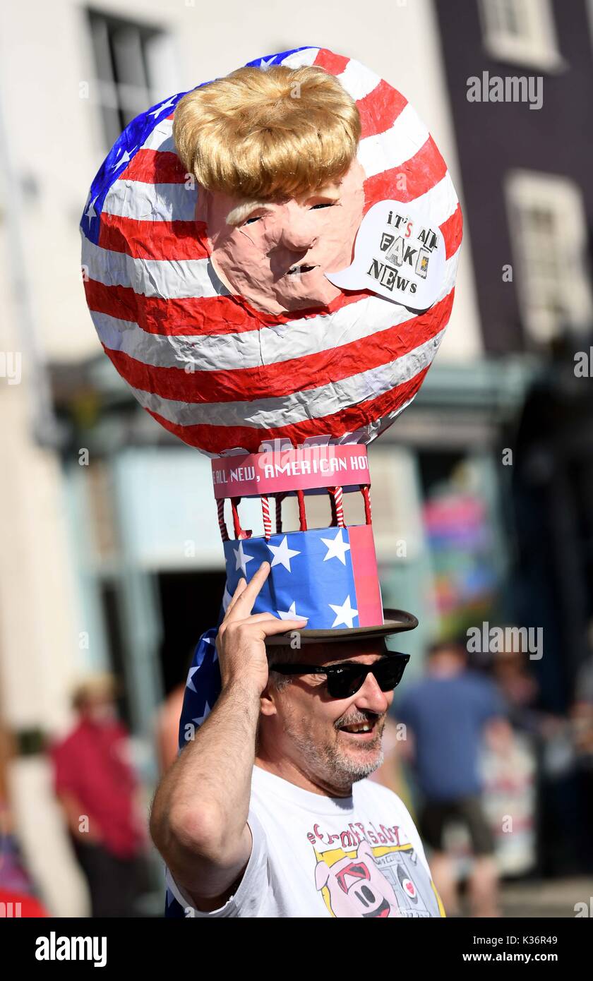 Trump hat hi-res stock photography and images - Alamy