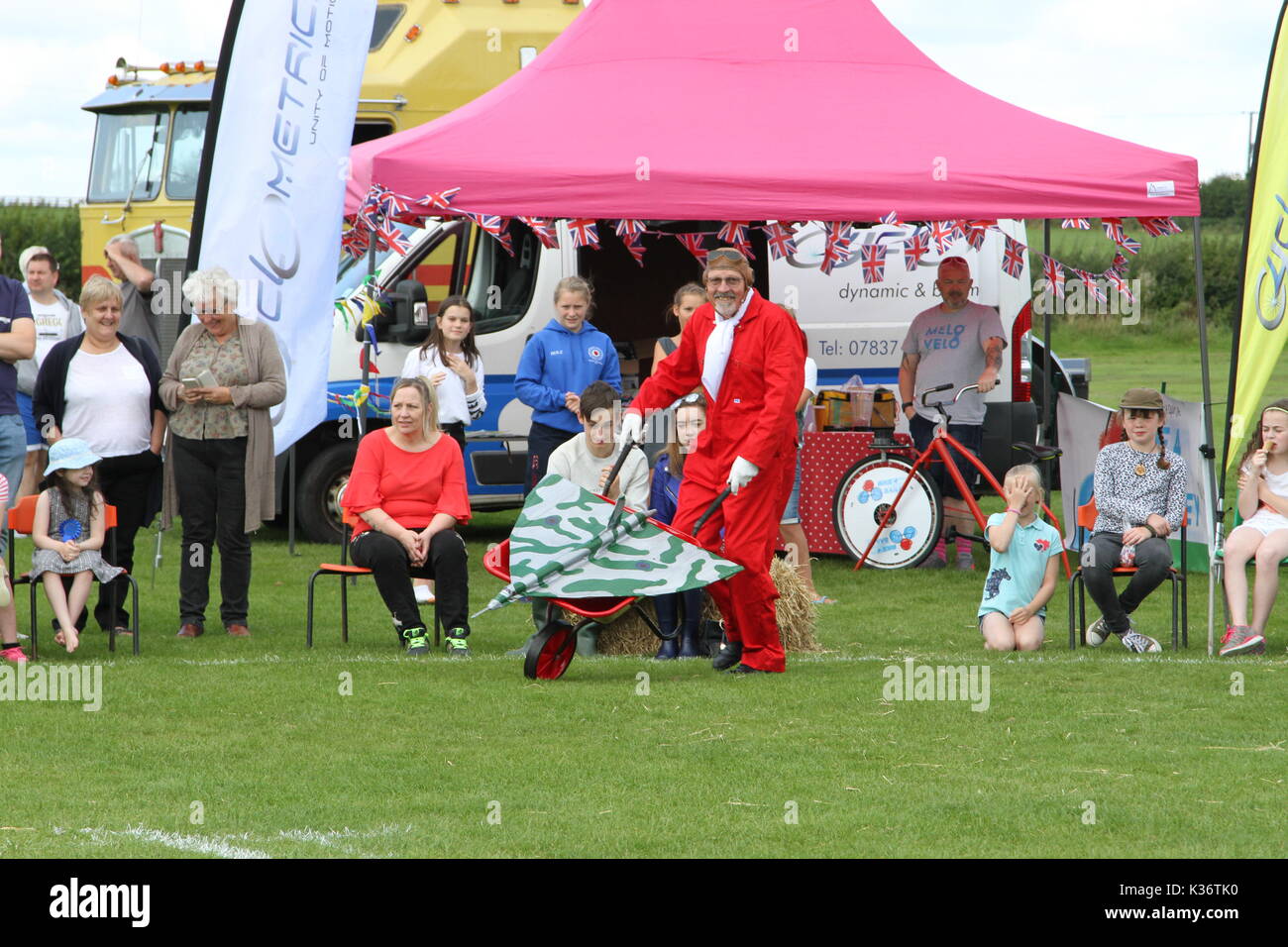 Team led by martin withers ex vulcan pilot hi-res stock photography and ...