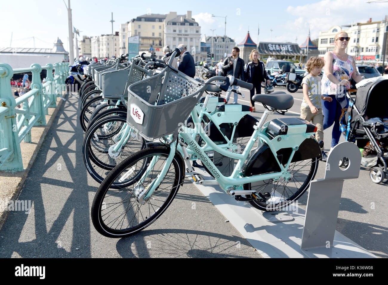 Brighton seafront cycling summer hi-res stock photography and images ...