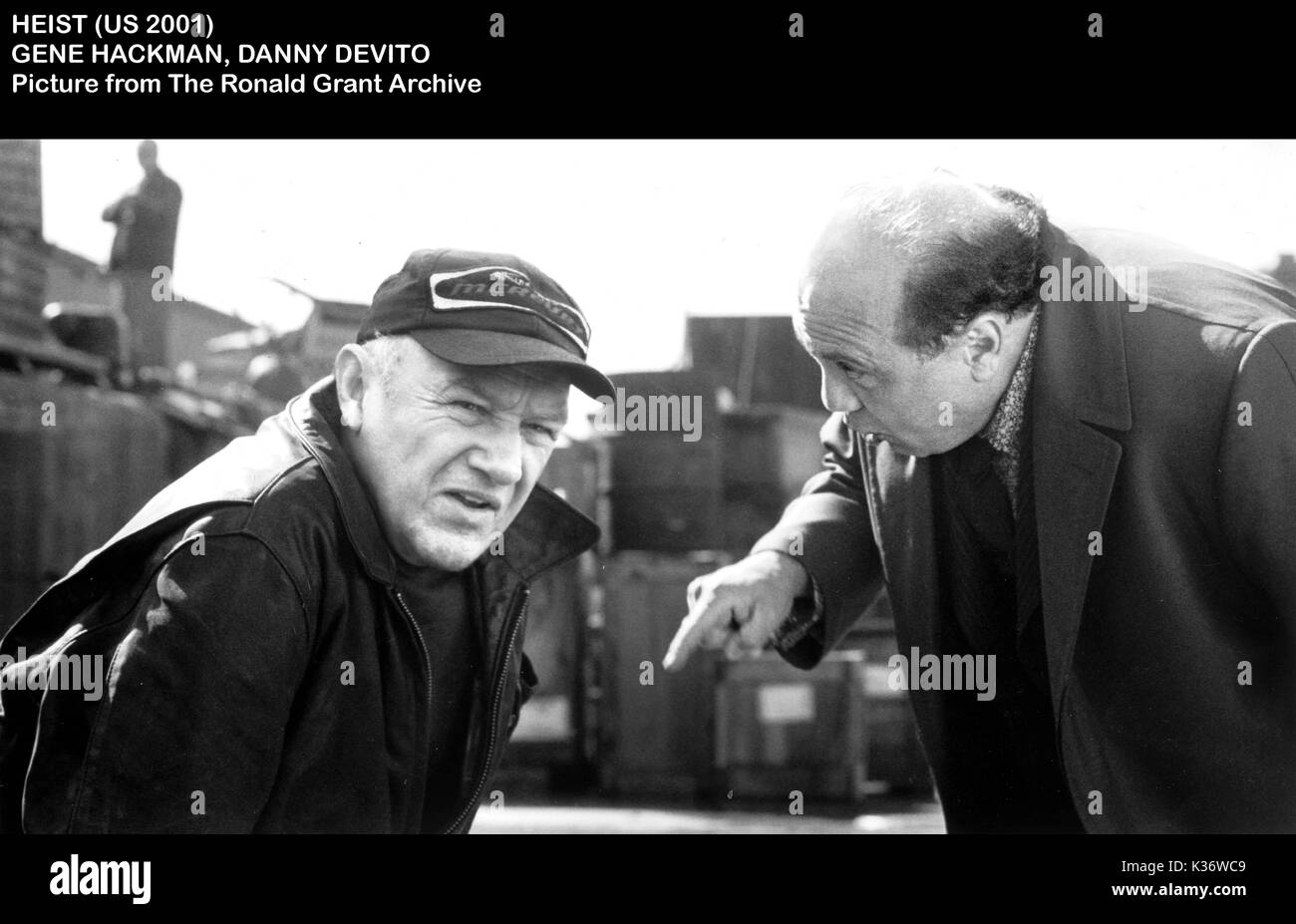 HEIST GENE HACKMAN, DANNY DEVITO Date: 2001 Stock Photo - Alamy