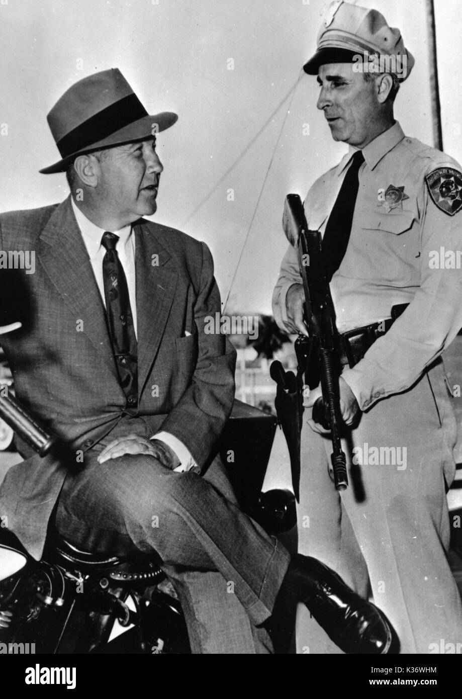HIGHWAY PATROL BRODERICK CRAWFORD AND UNIDENTIFIED ACTOR Stock Photo ...