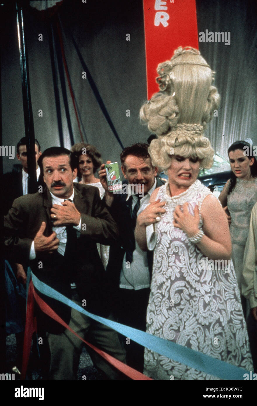 HAIRSPRAY NEW LINE CINEMA SONNY BONO, DEBORAH HARRY Date: 1988 Stock ...