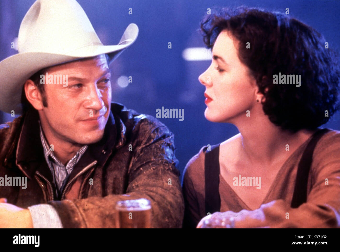 LOVE AT LARGE ELIZABETH PERKINS Date: 1990 Stock Photo - Alamy