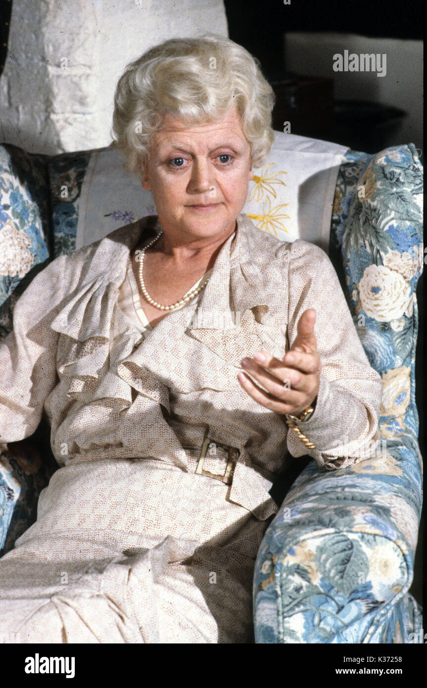 THE MIRROR CRACK'D (UK 1980) ANGELA LANSBURY AS MISS MARPLE THE MIRROR ...