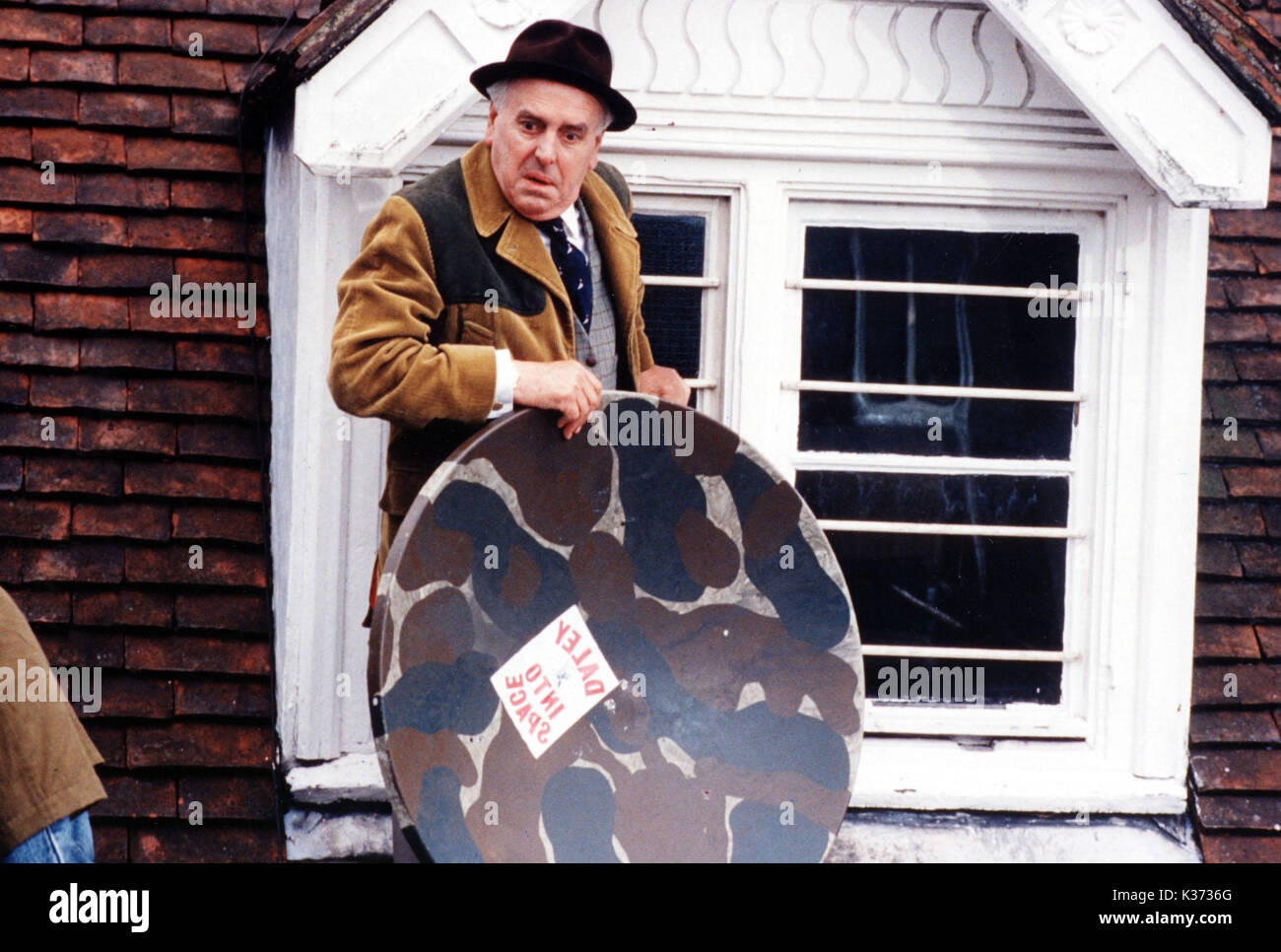 MINDER GEORGE COLE AS ARTHUR DALEY Date: 1994 Stock Photo - Alamy