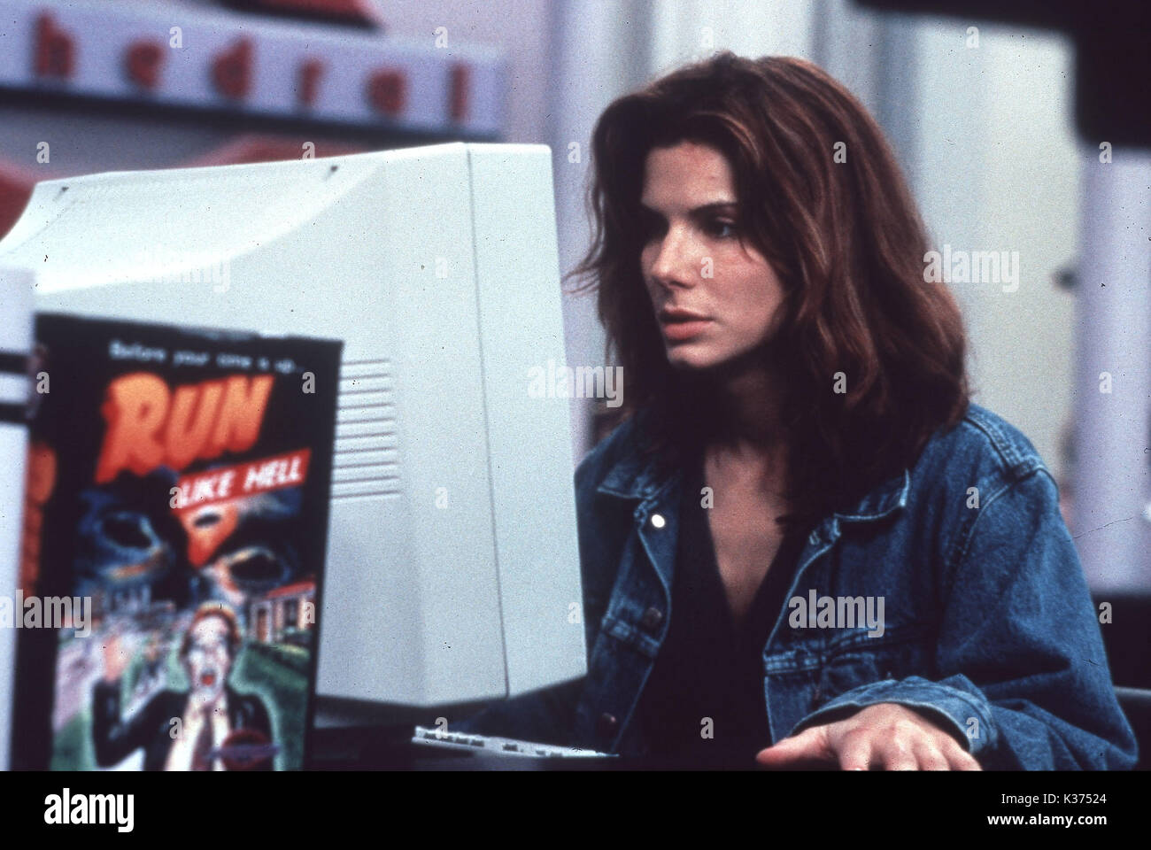 The net 1995 sandra bullock hi-res stock photography and images - Alamy
