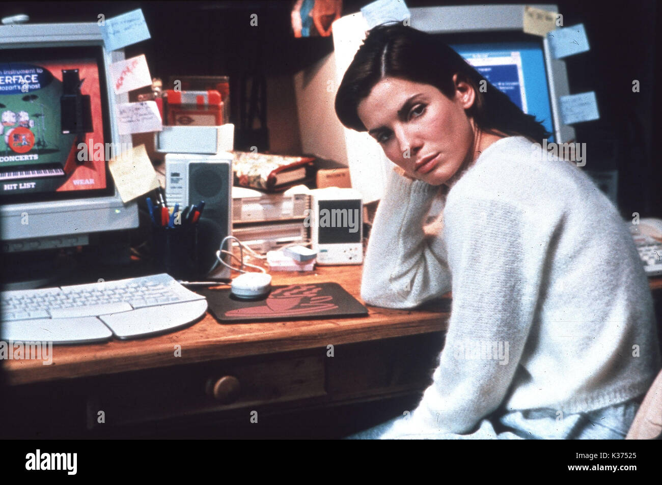 The net 1995 sandra bullock hi-res stock photography and images - Alamy