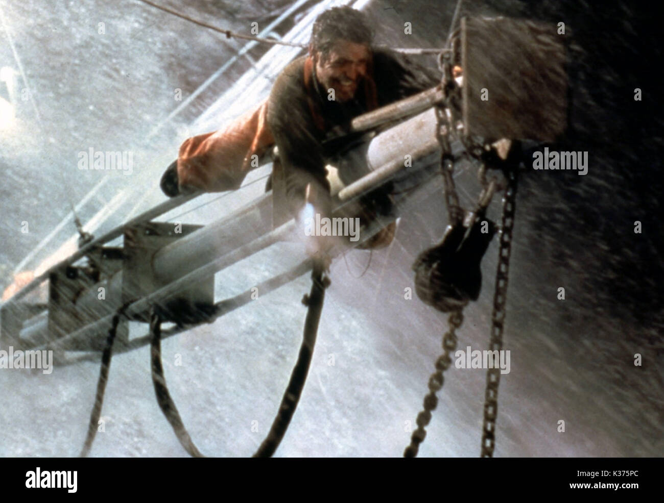 THE PERFECT STORM GEORGE CLOONEY THE PERFECT STORM Date: 2000 Stock ...