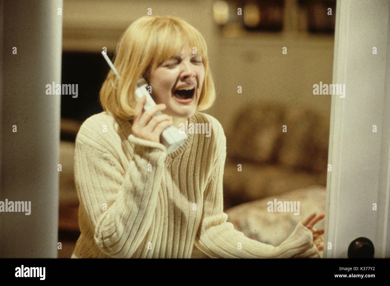 Scream, drew barrymore 1996 hi-res stock photography and images - Alamy