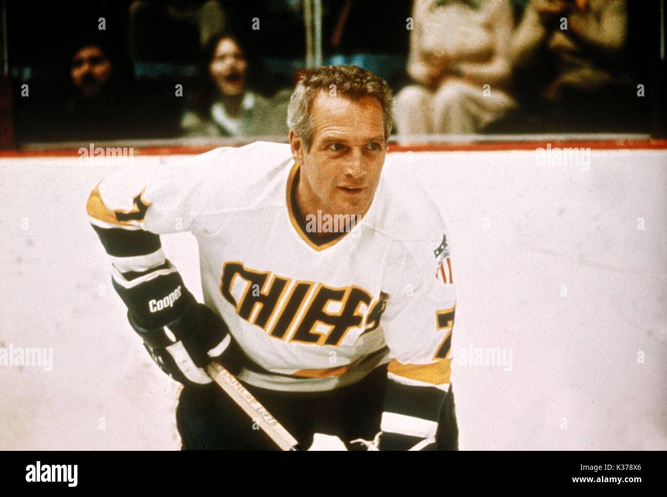SLAP SHOT UNIVERSAL PICTURES PAUL NEWMAN centre Date: 1977 Stock Photo ...