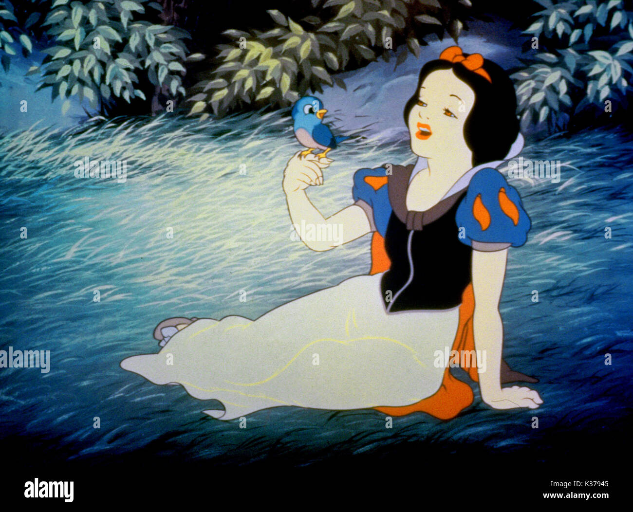 Snow white and the seven dwarfs 1937 hi-res stock photography and ...