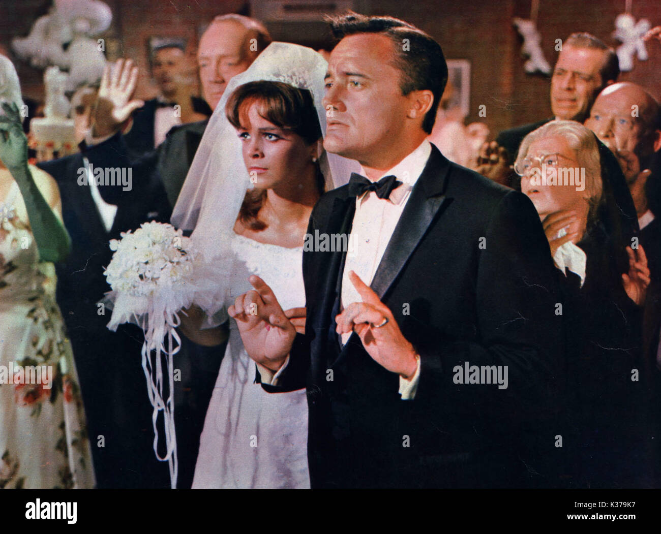 Bride and groom 1966 hi-res stock photography and images - Alamy