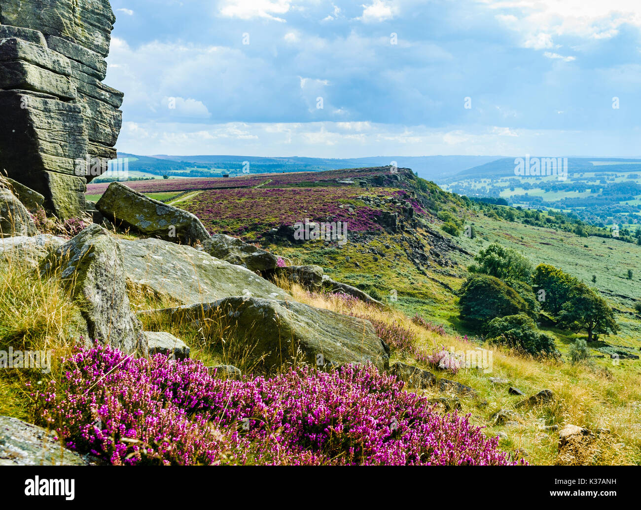 Curbar Edge, Derbyshire, England - looking south to Baslow Edge Stock ...