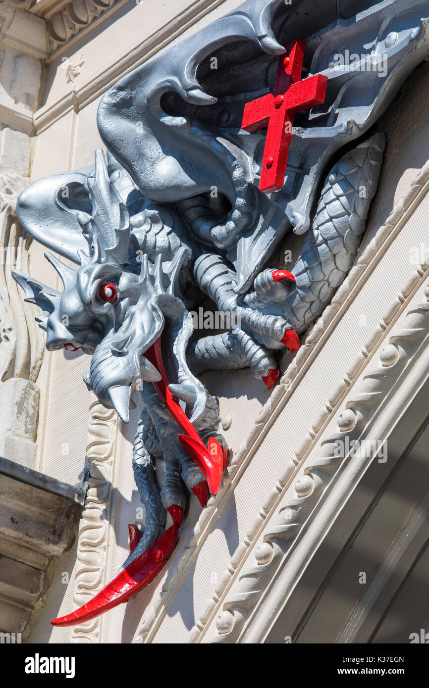 English dragon symbol city london hi-res stock photography and images ...