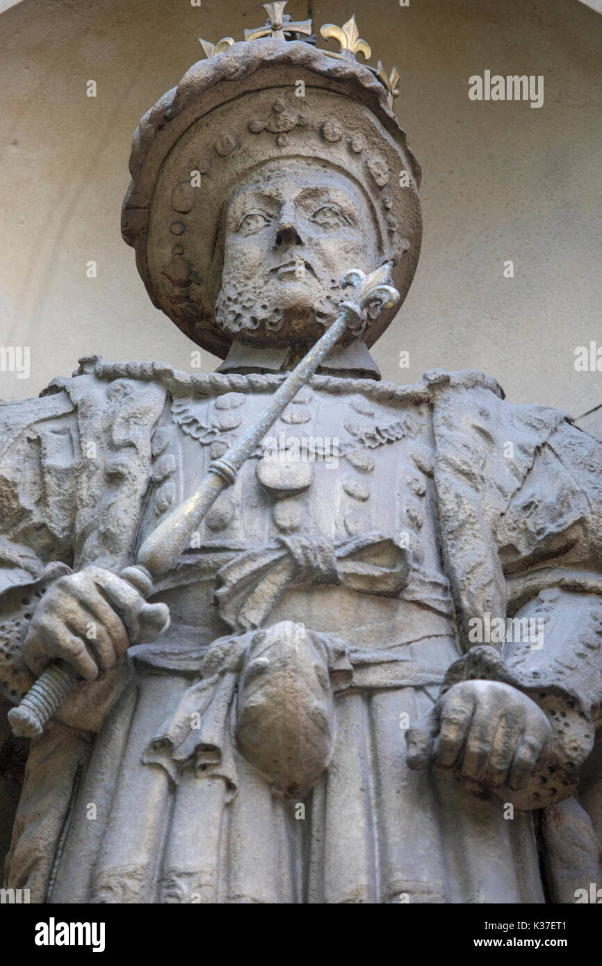 Statue of henry viii hi-res stock photography and images - Alamy