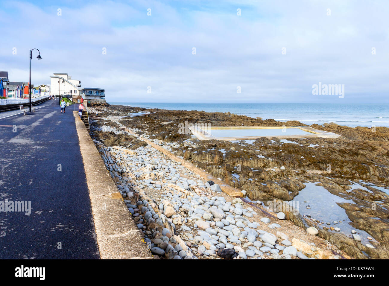 The promenade and seawater swimming pool at Westward Ho!, Devon ...