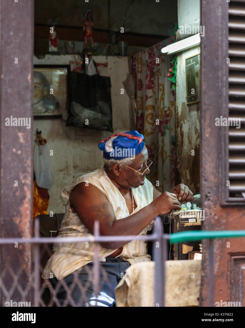 Cuban elderly people hi-res stock photography and images - Alamy