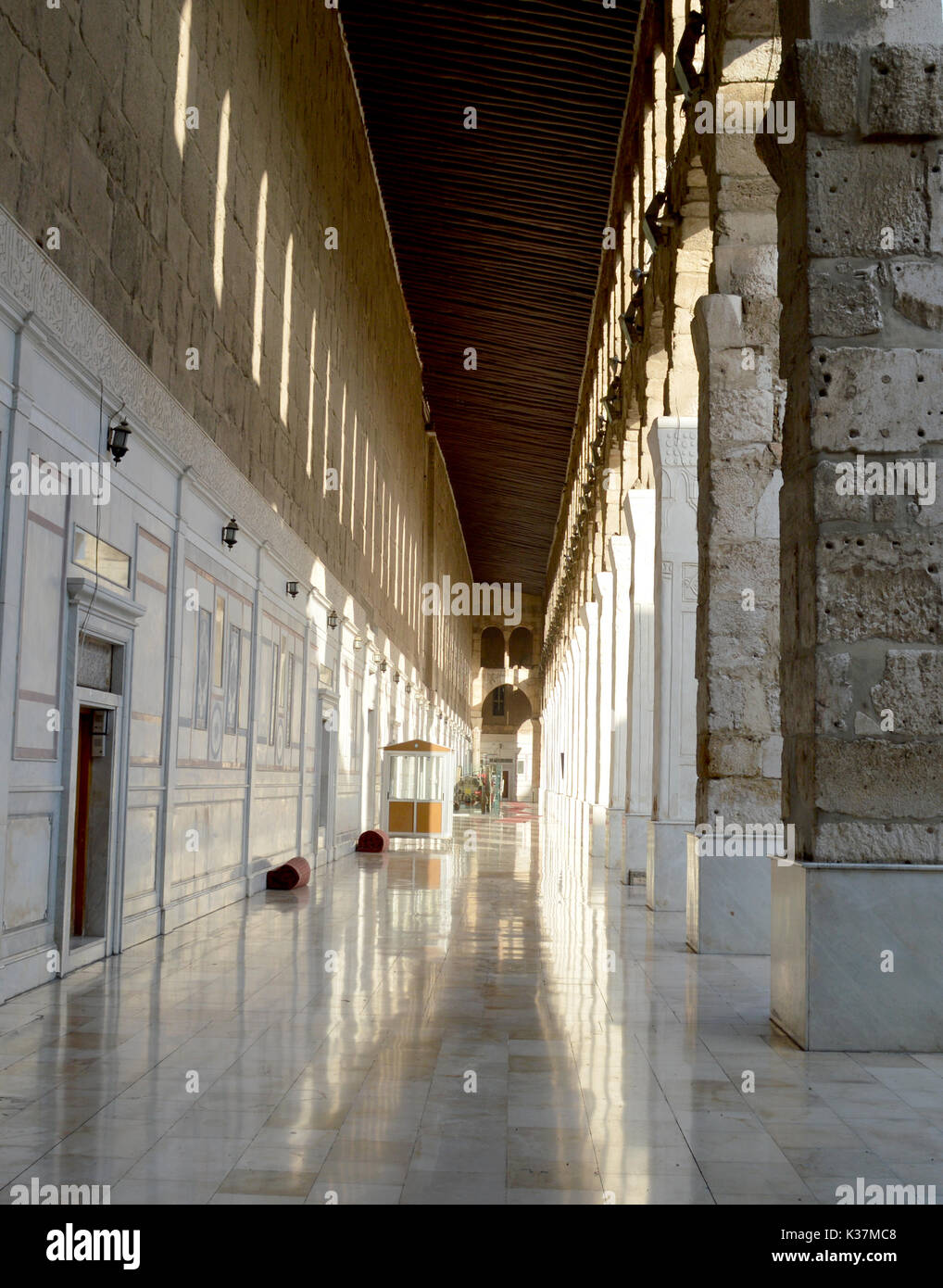 Corridor in Umayyad mosque Damascus Syria Stock Photo - Alamy