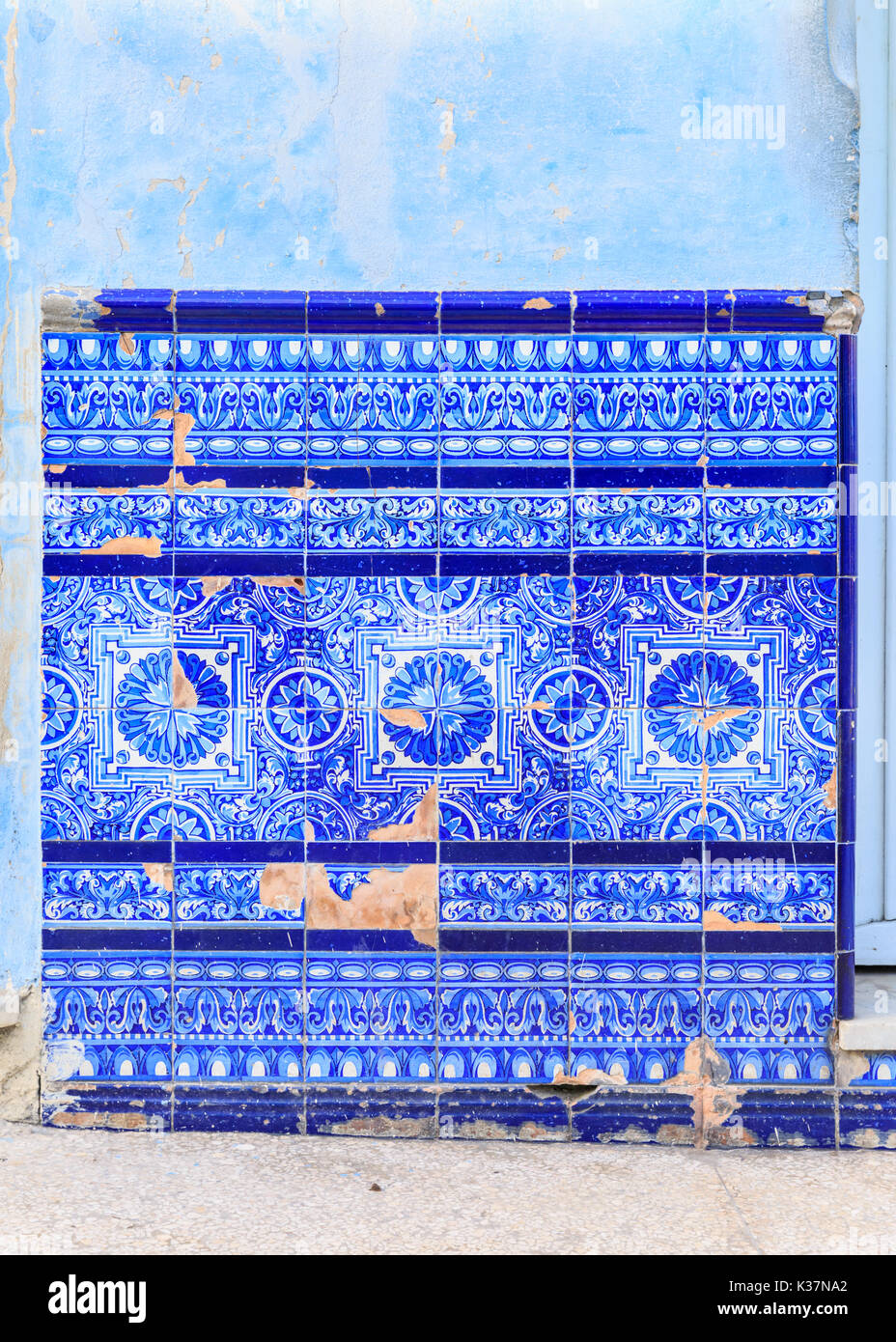 Portuguese blue tiles hi-res stock photography and images - Alamy