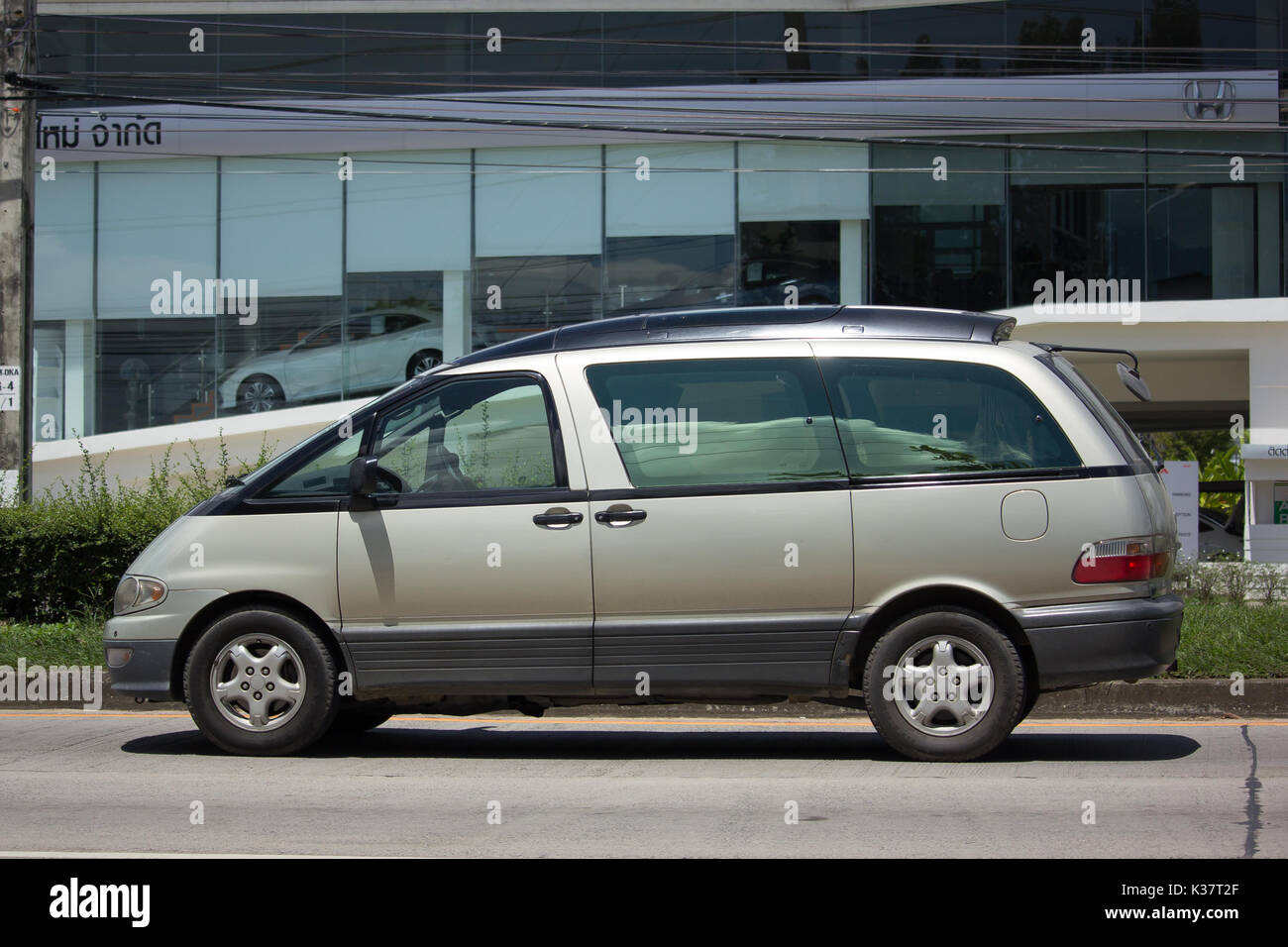 Toyota previa hi-res stock photography and images - Alamy